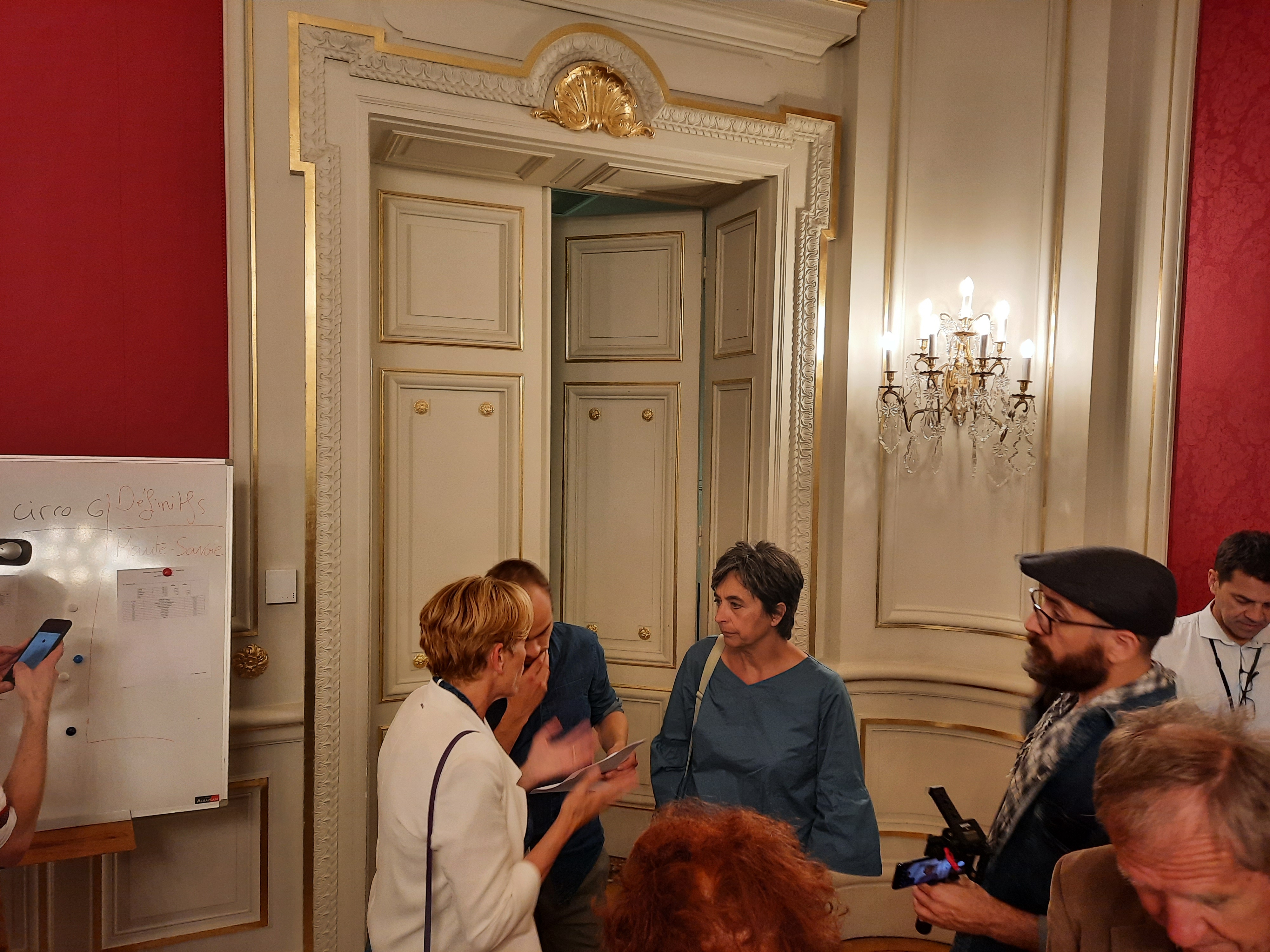 >> Suivez en direct les élections du 1° tour des élections Legislatives ...