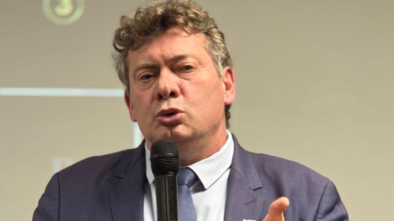 Le maire d'Aix-les-Bains se paye Marina Ferrari : "Pas vraiment un ...