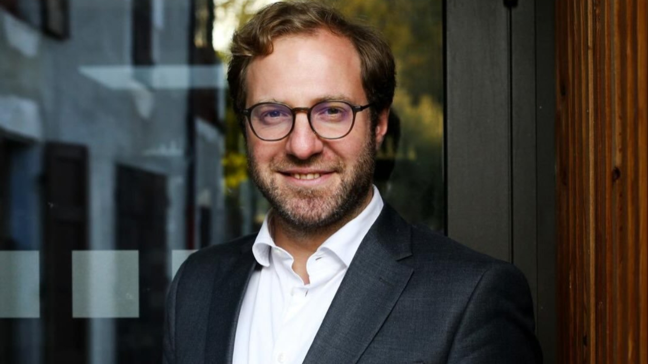 Municipales à Annecy : Antoine Armand en tête dans un nouveau sondage ...